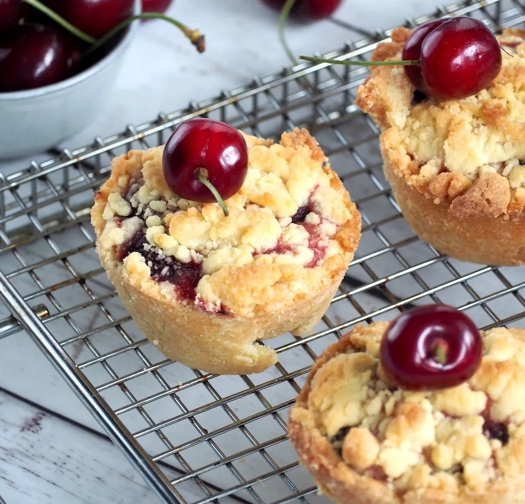 Witte chocolademuffins met kersen | Zoete verrassing | cakemaken